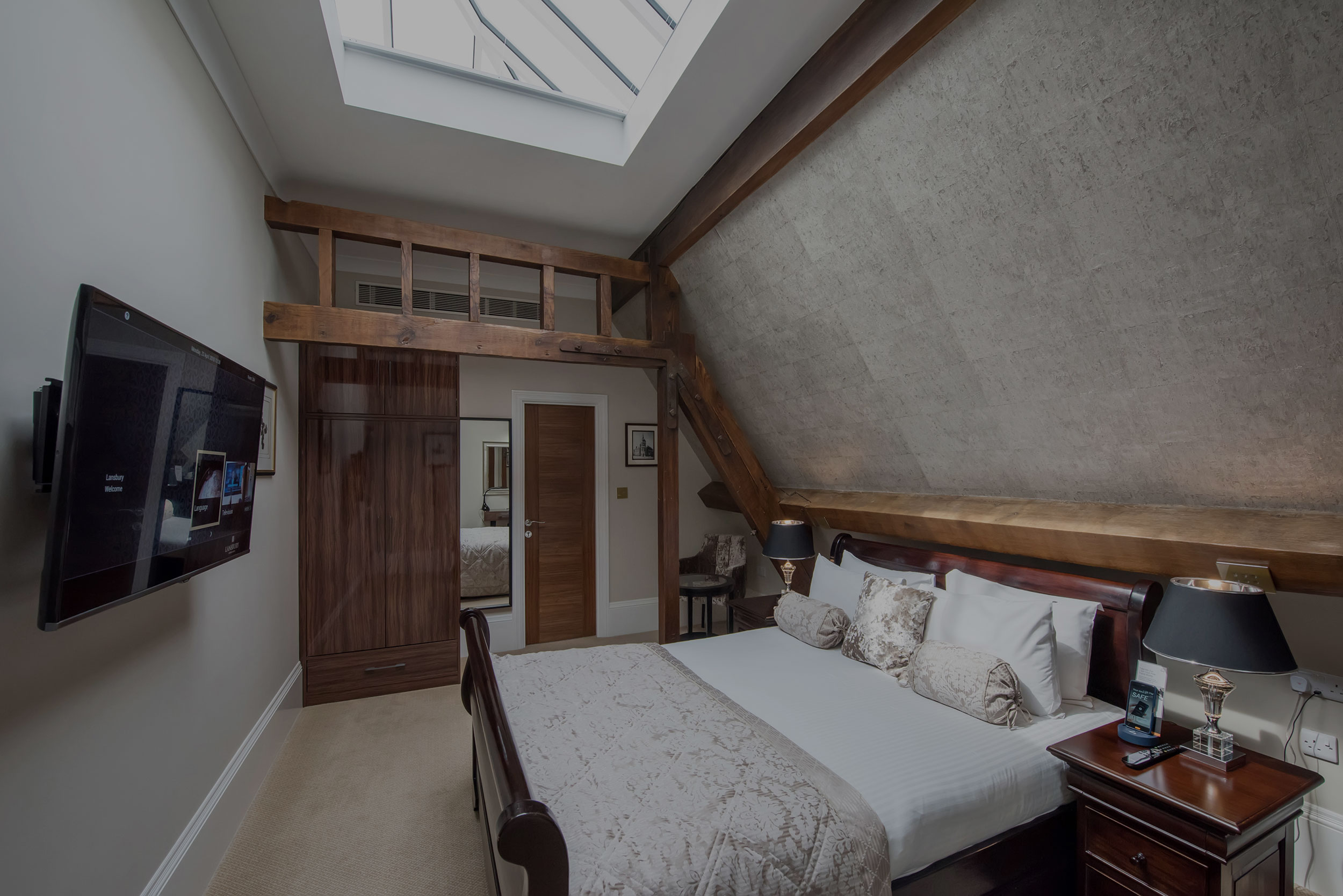 Lansbury Sky View Room - The Lansbury Heritage Hotel